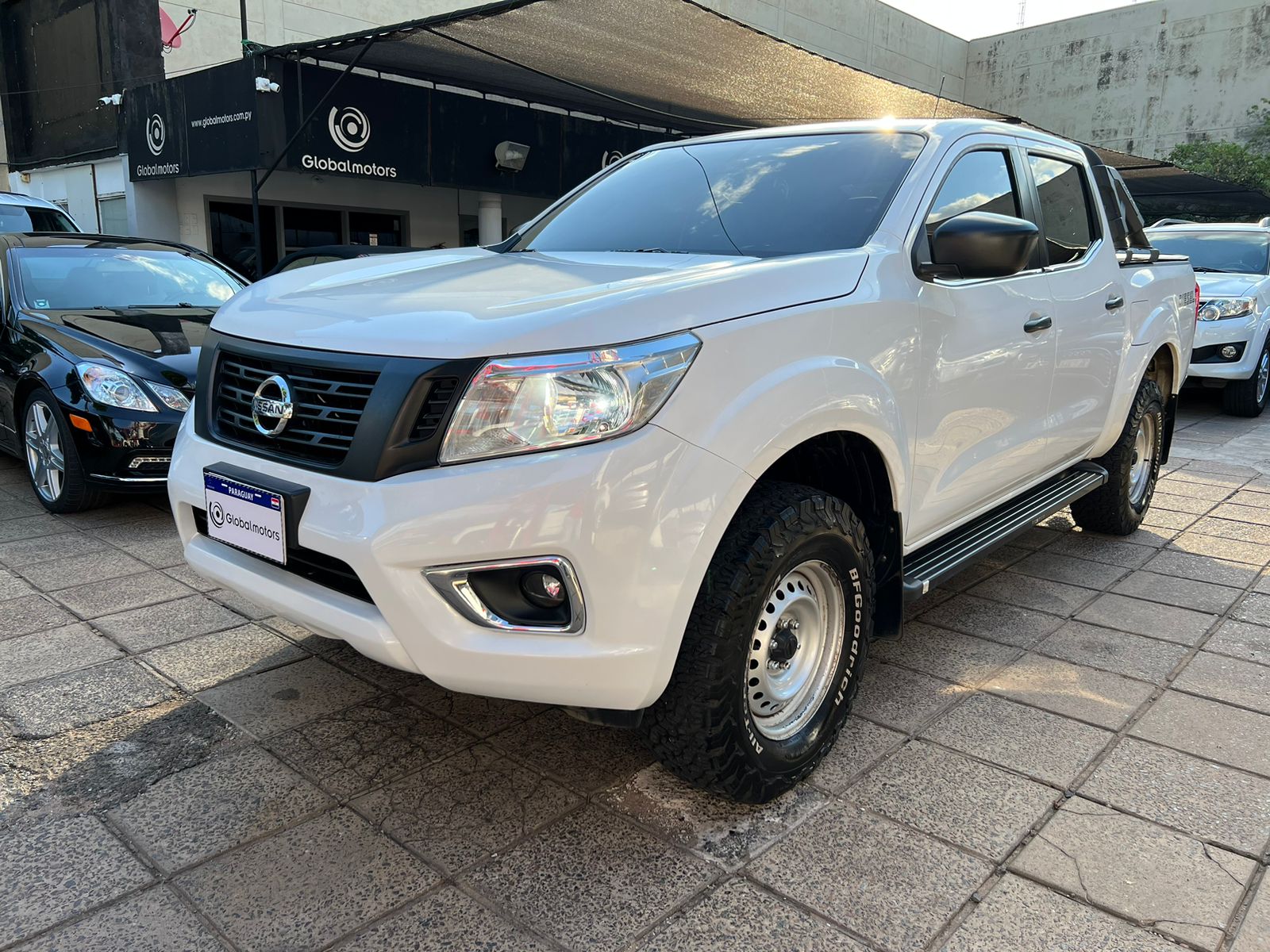 Nissan Frontier Np300 4x4 2018 • Globalmotors • Automotora, Asunción de ...